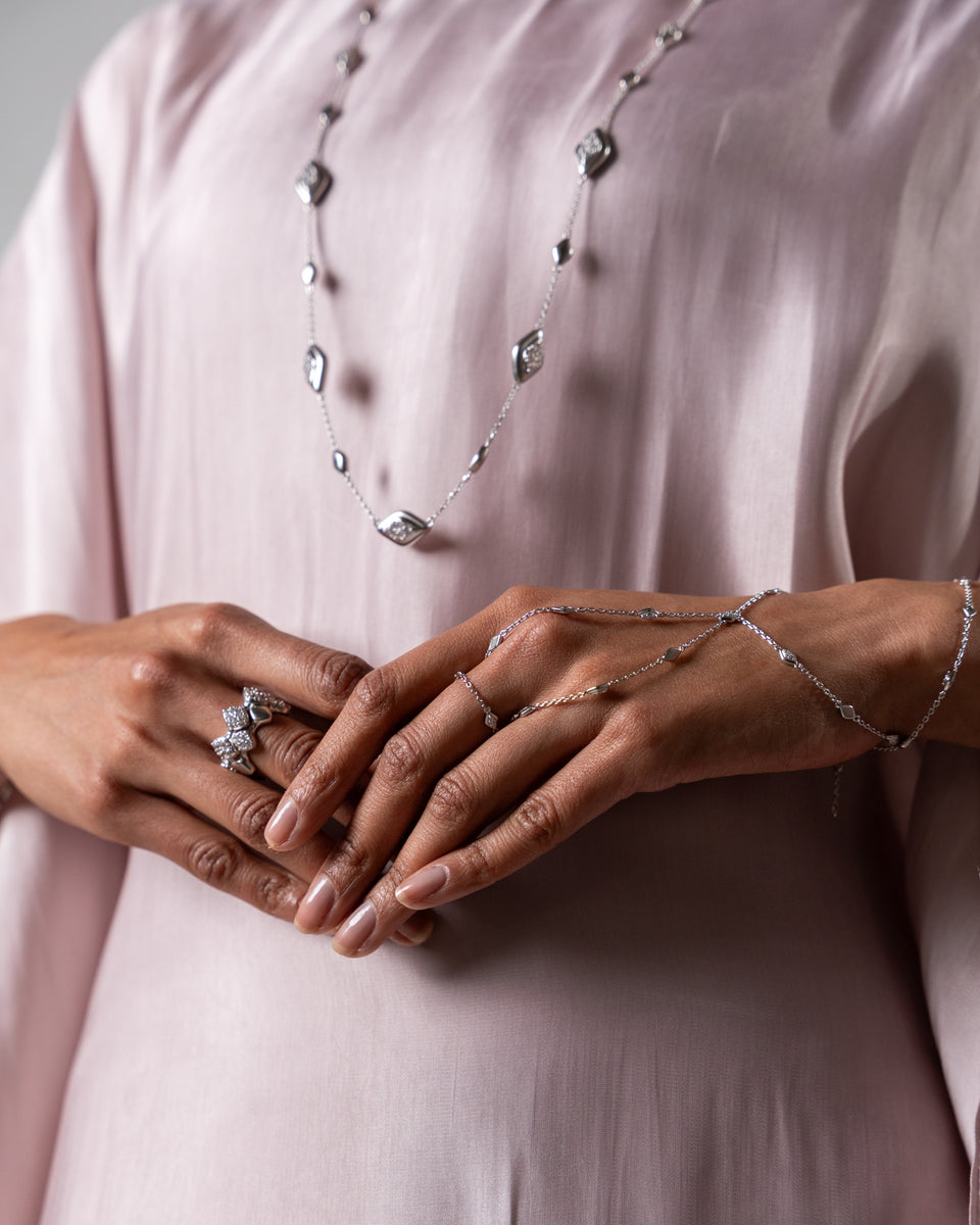 Velma Hand Chain - Silver – MURHAF JEWELRY