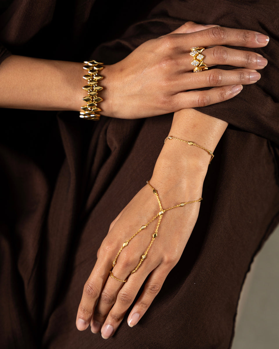 Velma Hand Chain - Gold – MURHAF JEWELRY