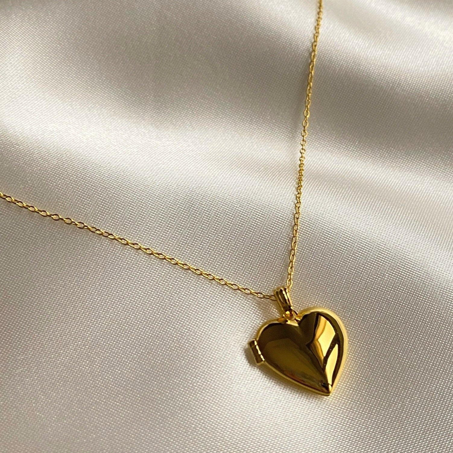 Heart Locket Necklace – MURHAF JEWELRY